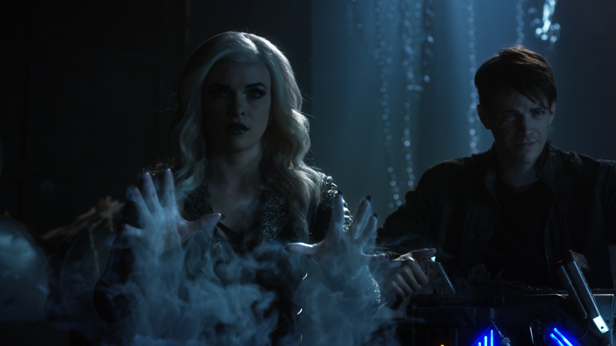 Image 9 The Flash Finish Line Killer Frost Et Savitar jpg Wiki image-9-the-flash-finish-line-killer-frost-et-savitar-jpg-wiki