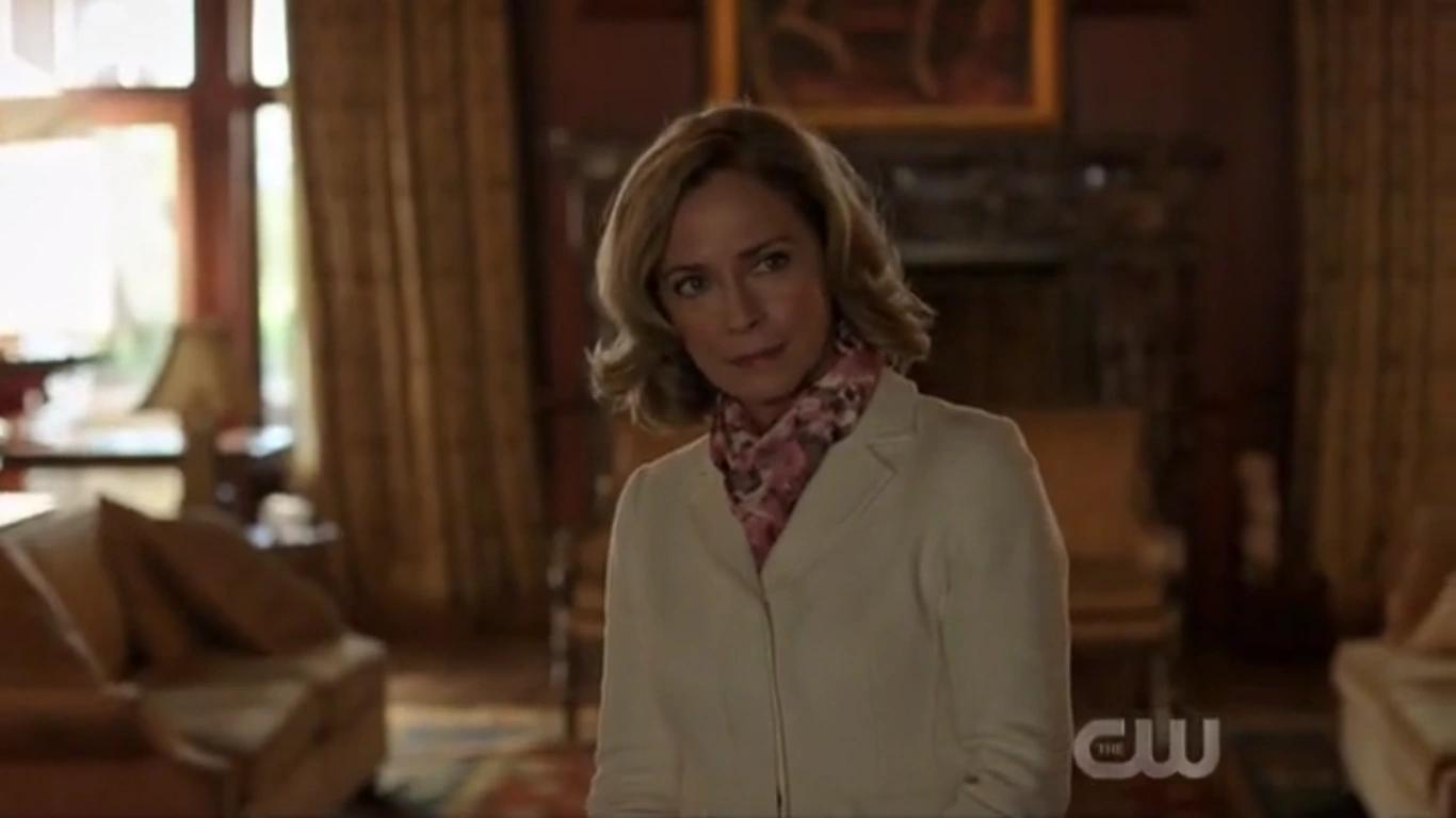 Moira Queen (Terre 2) | Wiki ARROW France | Fandom