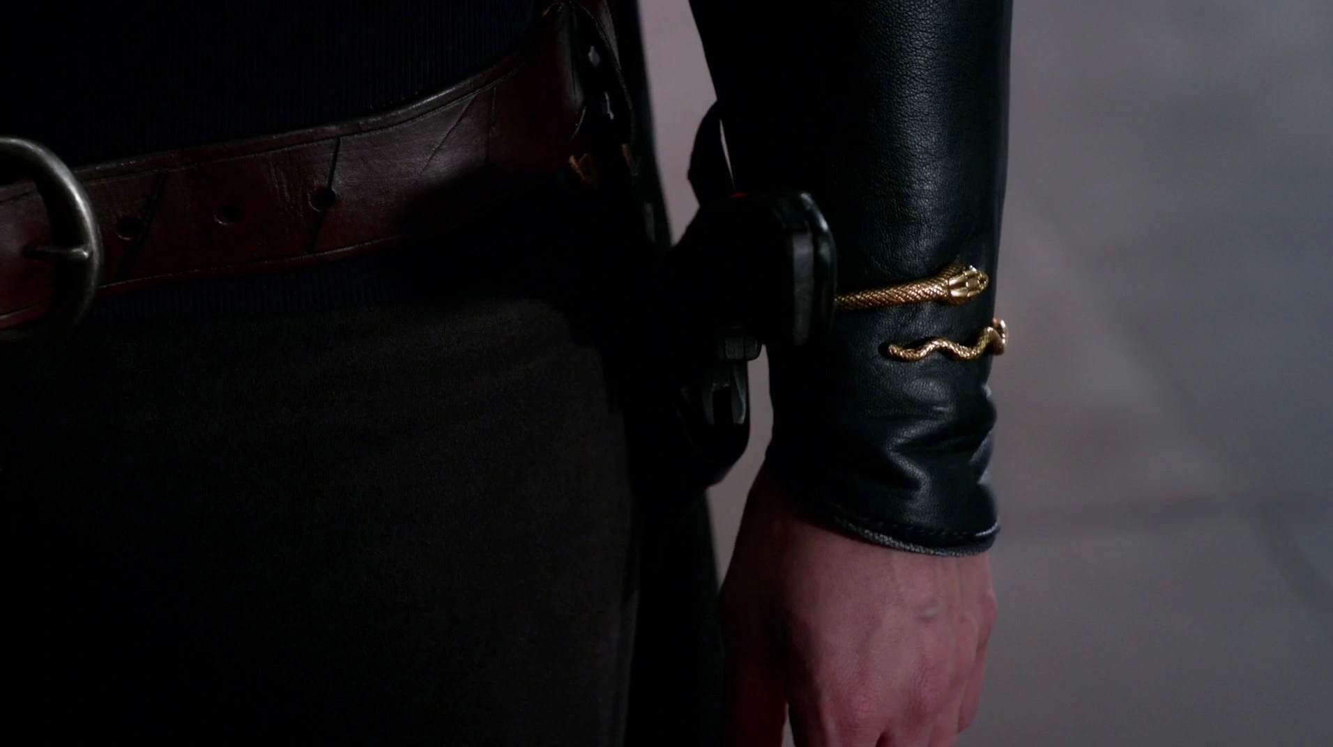 Chay-Ara's bracelet | Arrowverse Wiki | Fandom