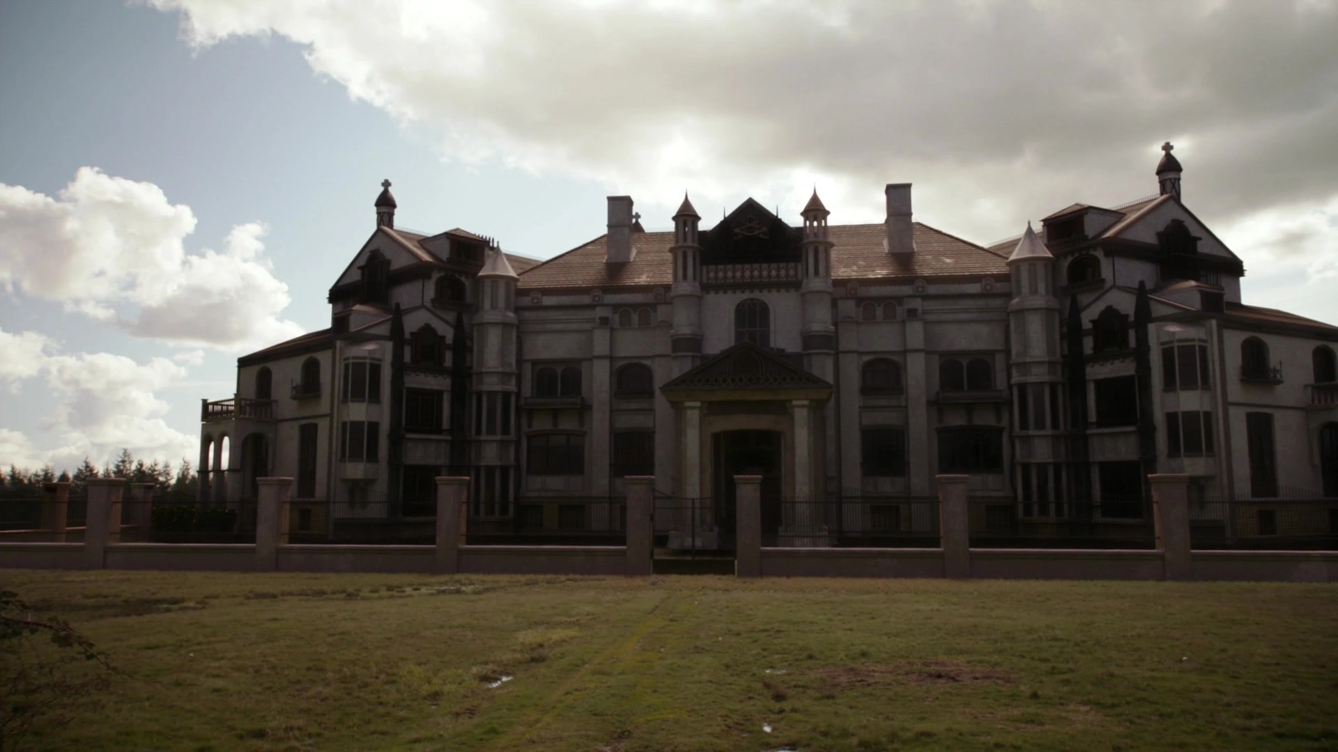 Lex Luthor's mansion | Arrowverse Wiki | Fandom