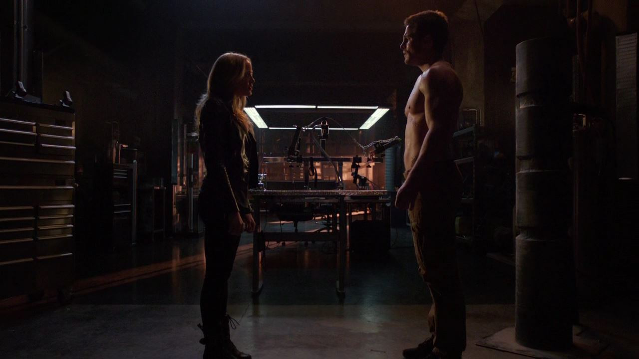 Obraz Sara Lance And Oliver Queen Love In Arrowcave 2png Arrowwersum Fandom Powered By
