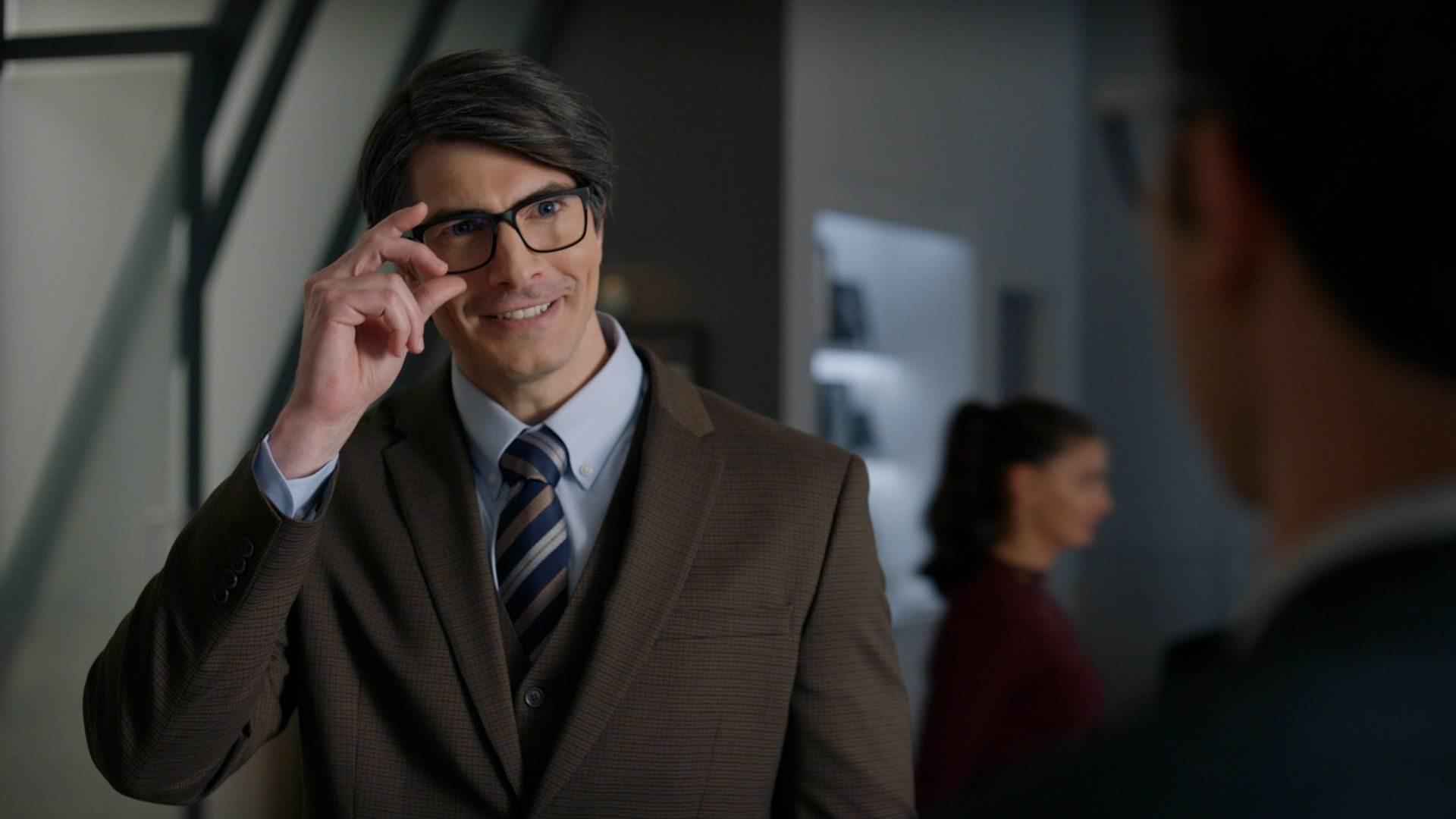 Clark Kents Glasses Earth 96 Arrowverse Wiki Fandom