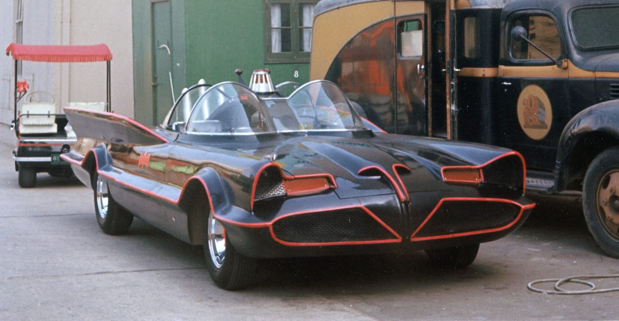 Batmobile Serie De 1966 Batpedia Fandom Powered By Wikia