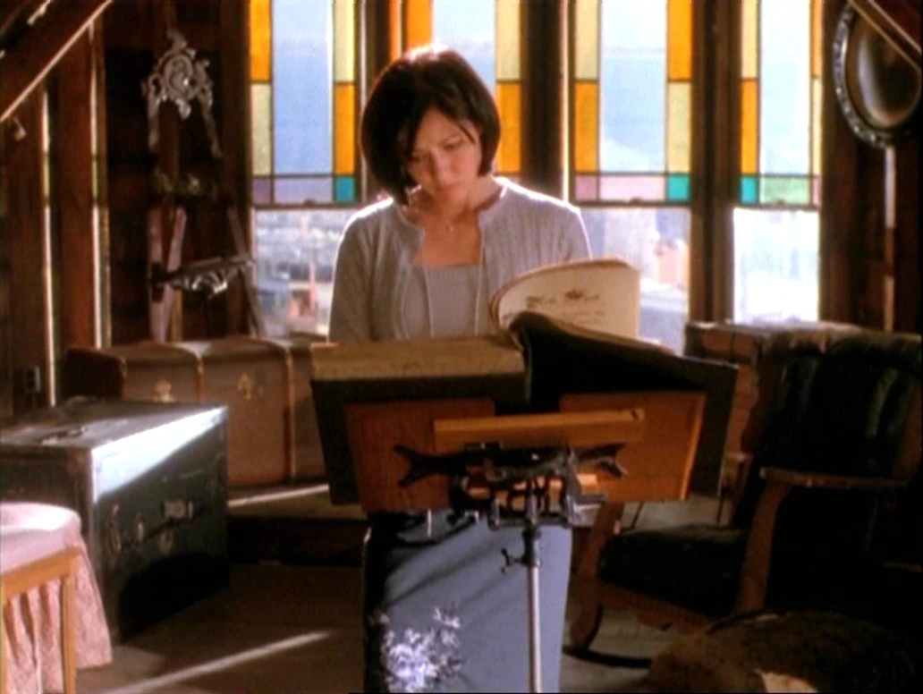 Image - 1x08-Prue-Book.jpg | Charmed | FANDOM powered by Wikia