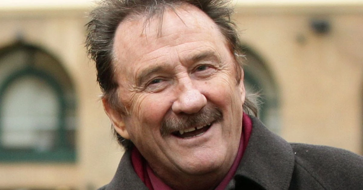 Paul Elliott | Chu-Chu-ChuckleVision Wiki | FANDOM powered by Wikia