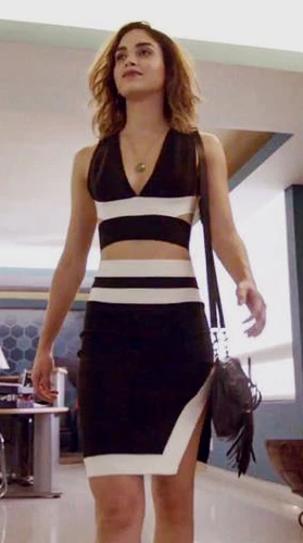 Isabel Cantú | Club de Cuervos Wiki | FANDOM powered by Wikia