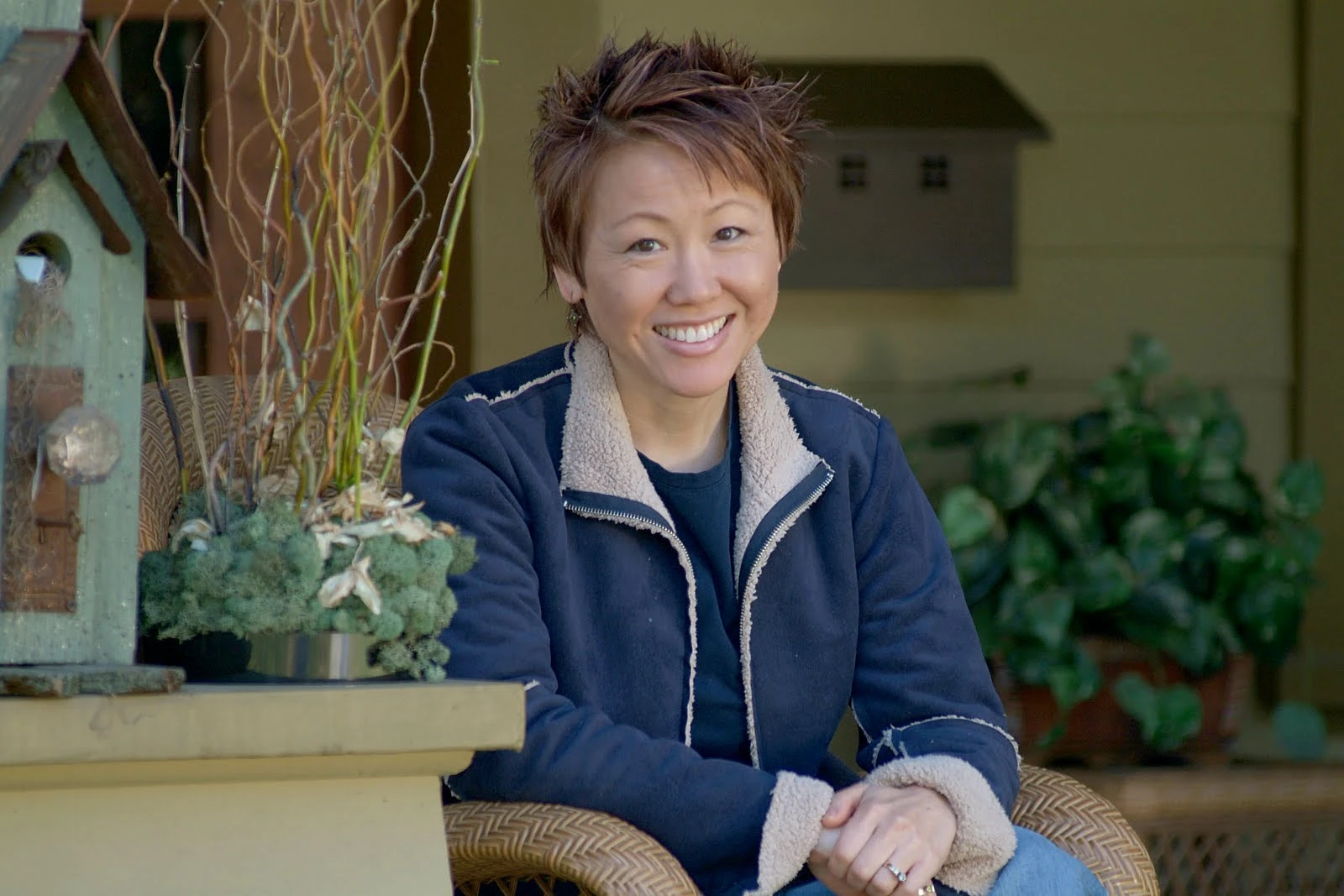 Lisa Yee | DC Super Hero Girls Wikia | Fandom