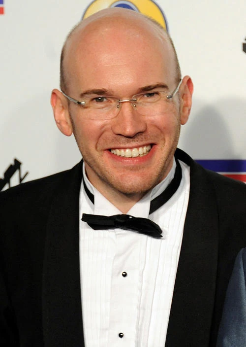 Alex Macqueen | Doblaje Wiki | Fandom