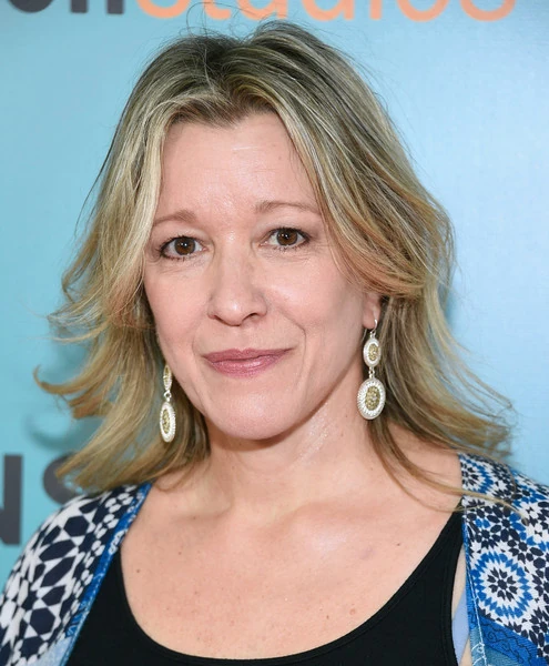 Linda Emond | Doblaje Wiki | Fandom