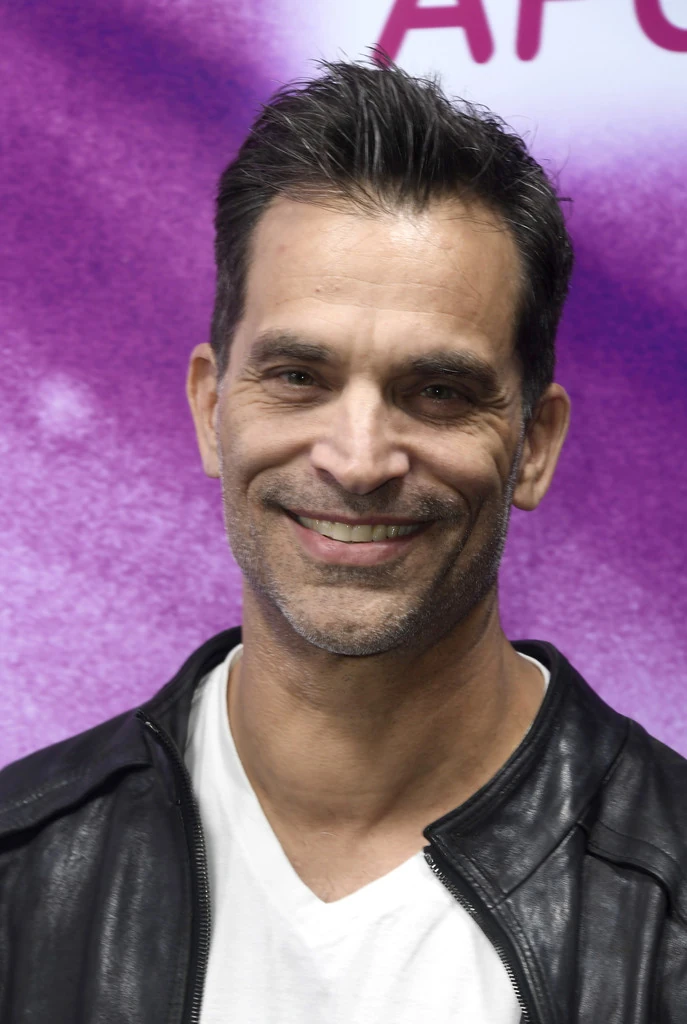 Johnathon Schaech Was A Model