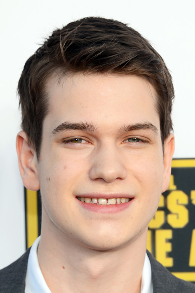 Liam James Doblaje Wiki Fandom Powered By Wikia