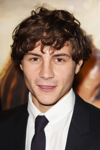 Augustus Prew | Doblaje Wiki | Fandom
