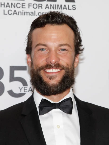 Kyle Schmid | Doblaje Wiki | Fandom