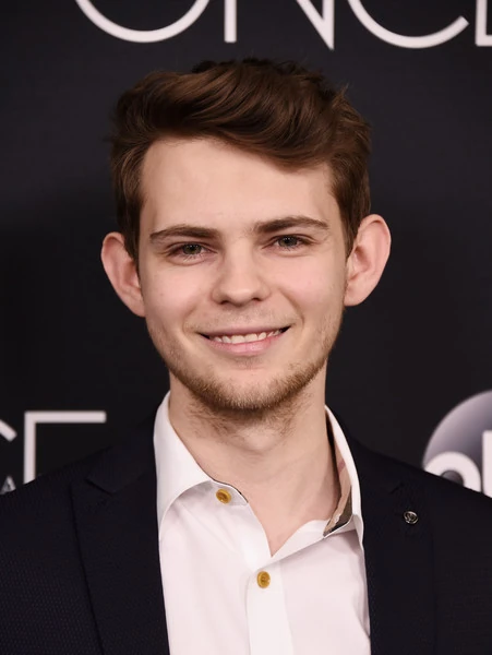 Robbie Kay | Doblaje Wiki | Fandom