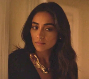 Peach Salinger (You) | The Female Villains Wiki | Fandom