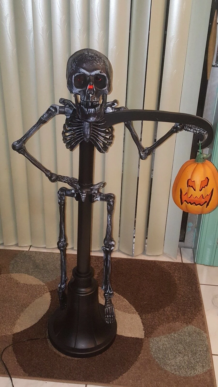 Halloween Lamp Post | Gemmy Wiki | Fandom