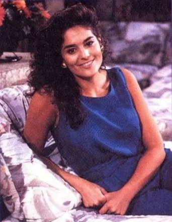 Michelle Nicastro | The Golden Throats Wiki | Fandom