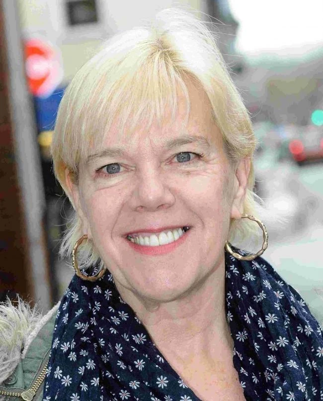 Carolyn Pickles | The Golden Throats Wiki | Fandom