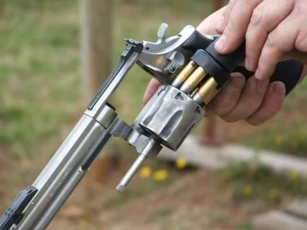 Revolver Speedloader | Gun Wiki | FANDOM powered by Wikia