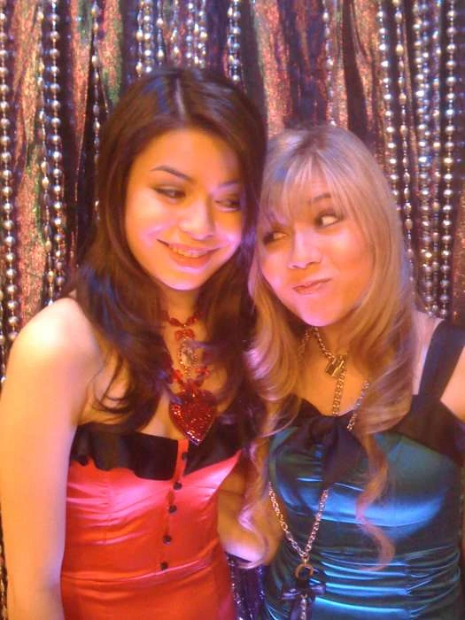 Image - Carly & Sam(iCarly Awards).jpg | iCarly Wiki | FANDOM powered ...