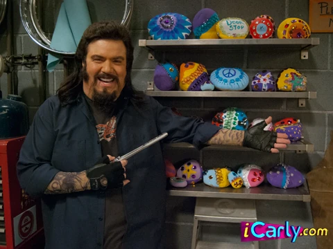Meekalito's Motorcycle Repair & Rock Shop | iCarly Wiki | FANDOM ...