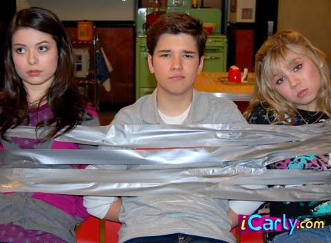 iThink They Kissed | iCarly Wiki | Fandom