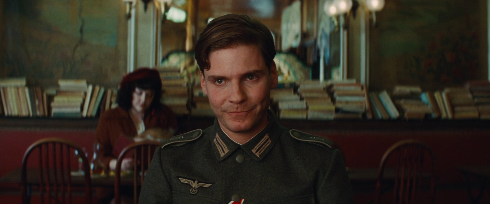 Image Zoller In The Bistro Inglourious Basterds Wiki Fandom