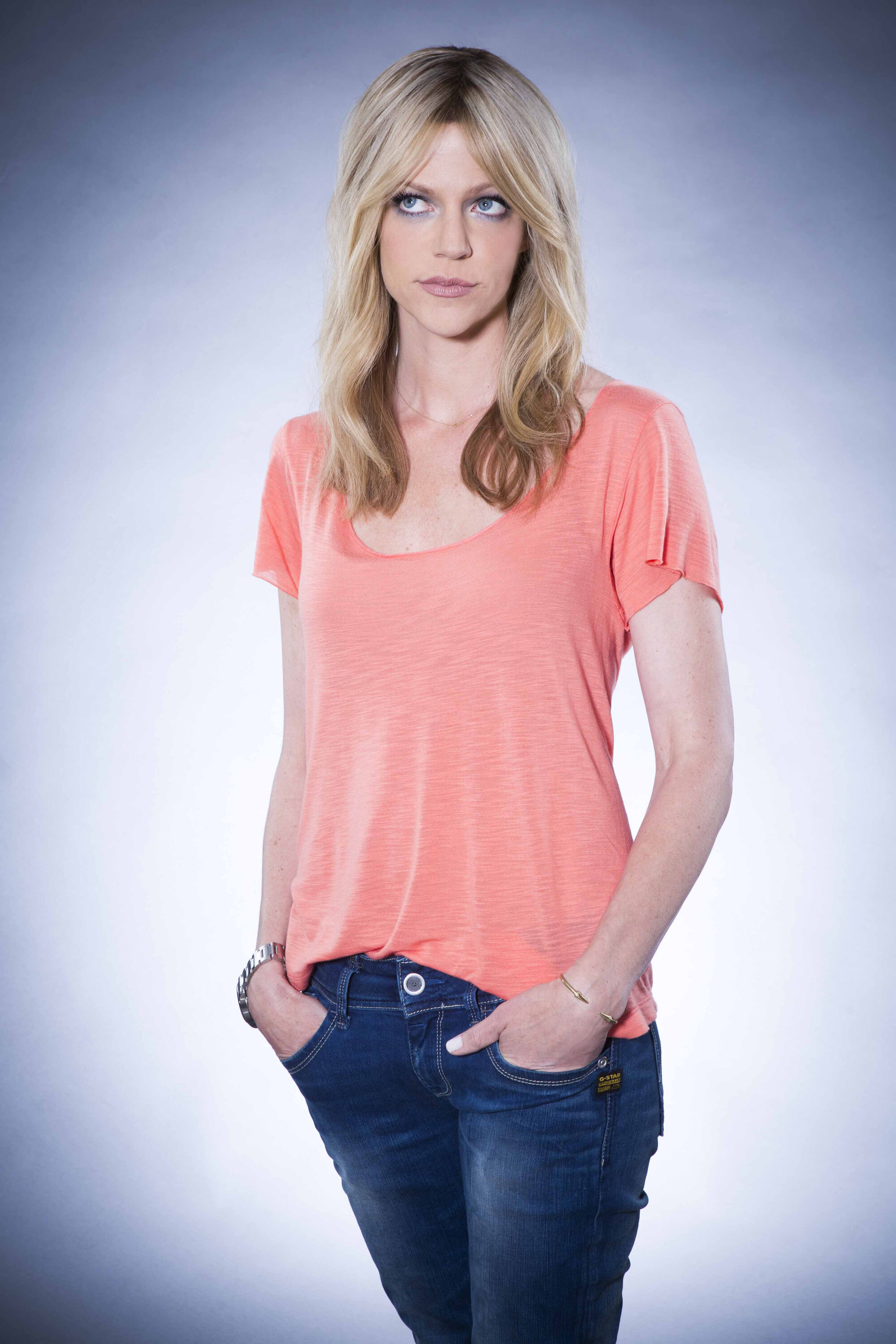 Dee Reynolds Its Always Sunny In Philadelphia Wiki Fandom Powered By Wikia