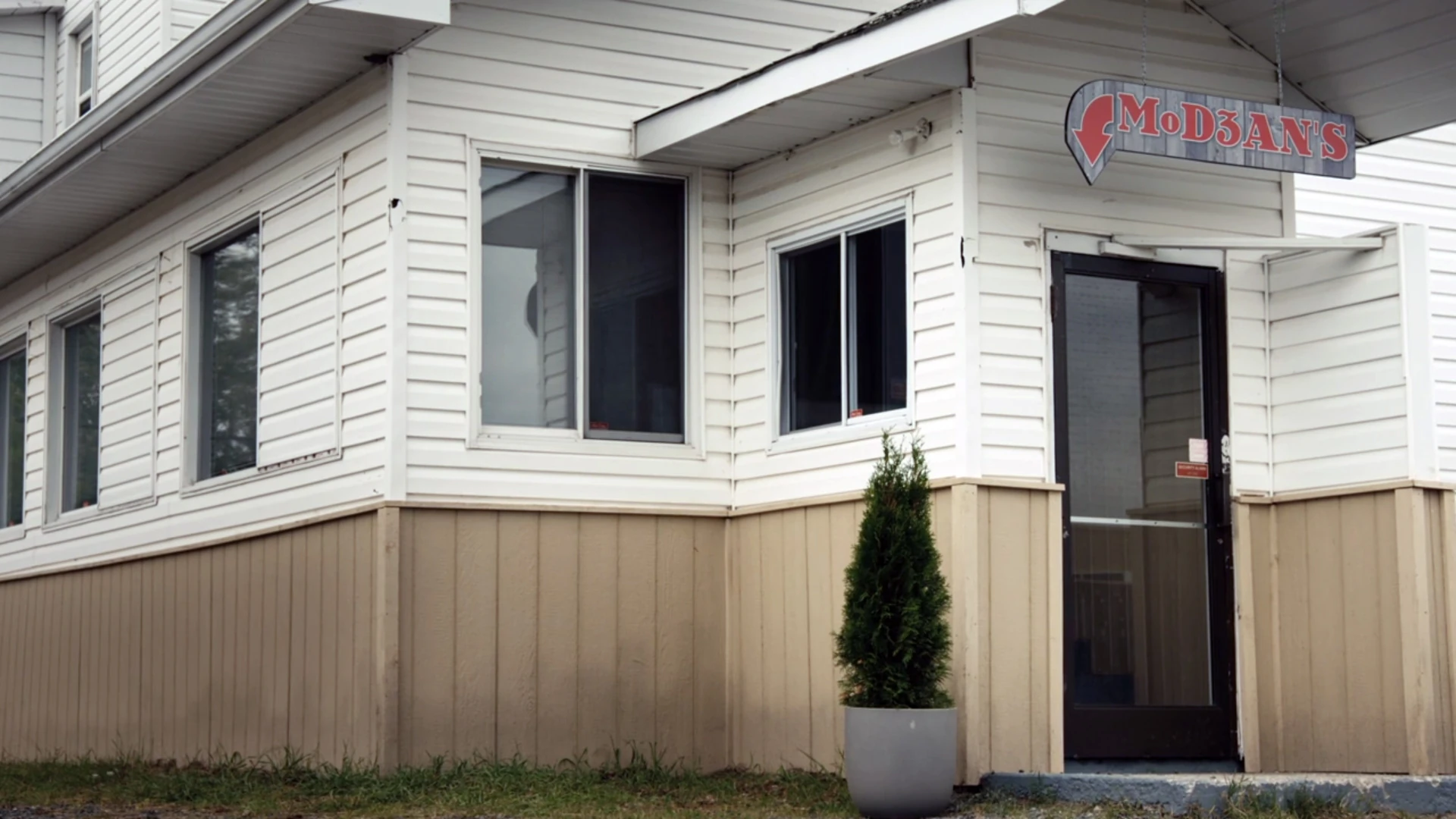 MoDean's | Letterkenny Wikia | Fandom