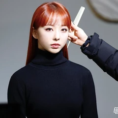 X X | LOOΠΔ Wiki | Fandom
