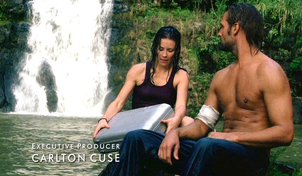 Image - Kate holding case.JPG | Lostpedia | FANDOM powered by Wikia