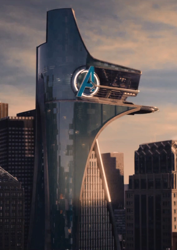 In 2012's "The Amazing Spider-Man" Peter is standing on the MetLife ...