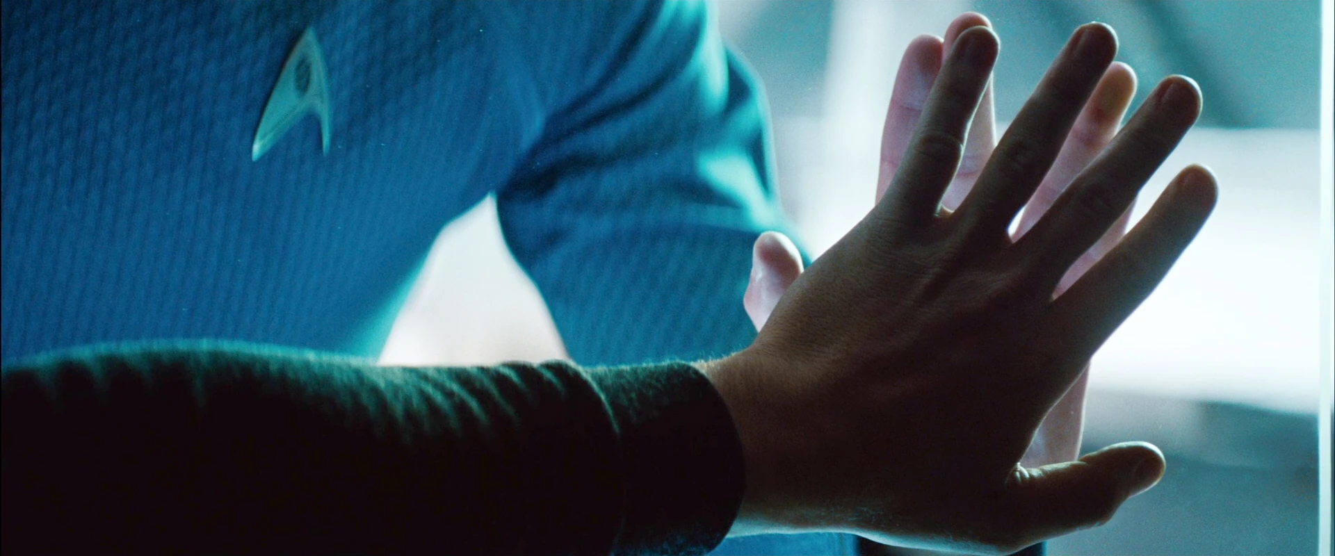 画像 - Kirk's hand on glass, Spock salutes.jpg | Memory Alpha | FANDOM ...