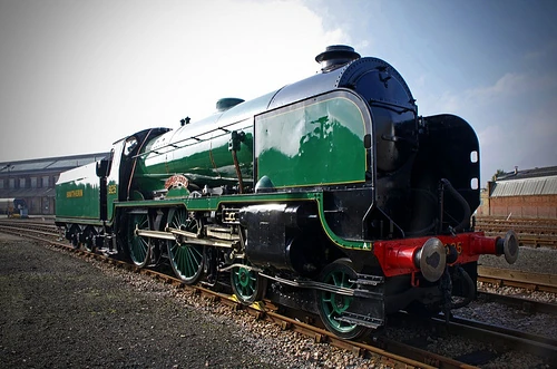 Southern Railway V Schools Class no.925 Cheltanham | Mid Hants Steam ...