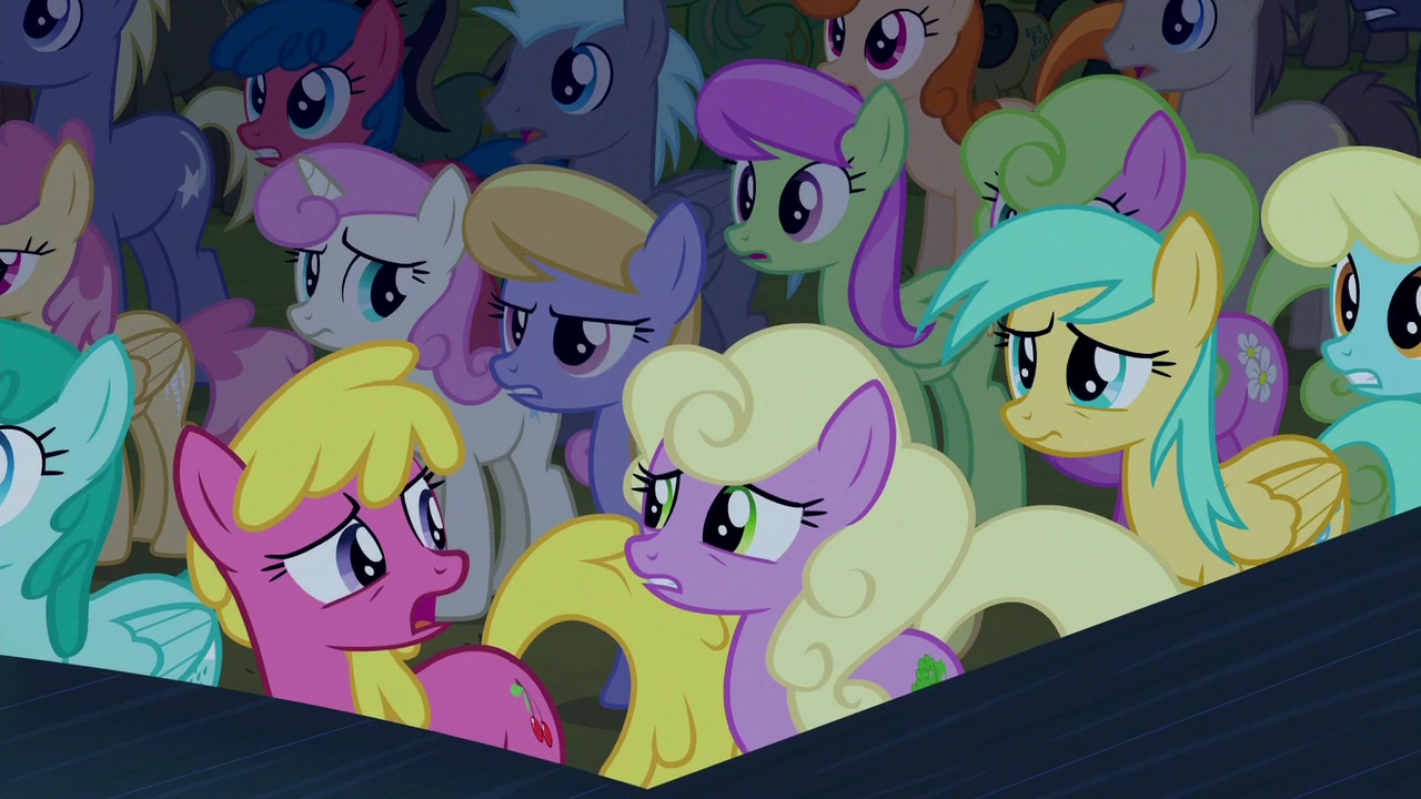 Image - Audience ponies in mild confusion S5E24.png | My Little Pony ...