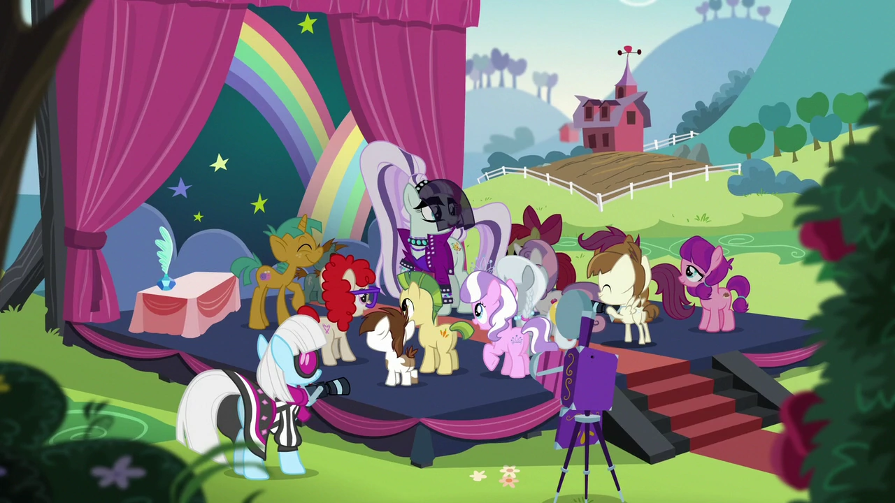 Image - Rara surrounded by schoolponies S5E24.png | My Little Pony ...