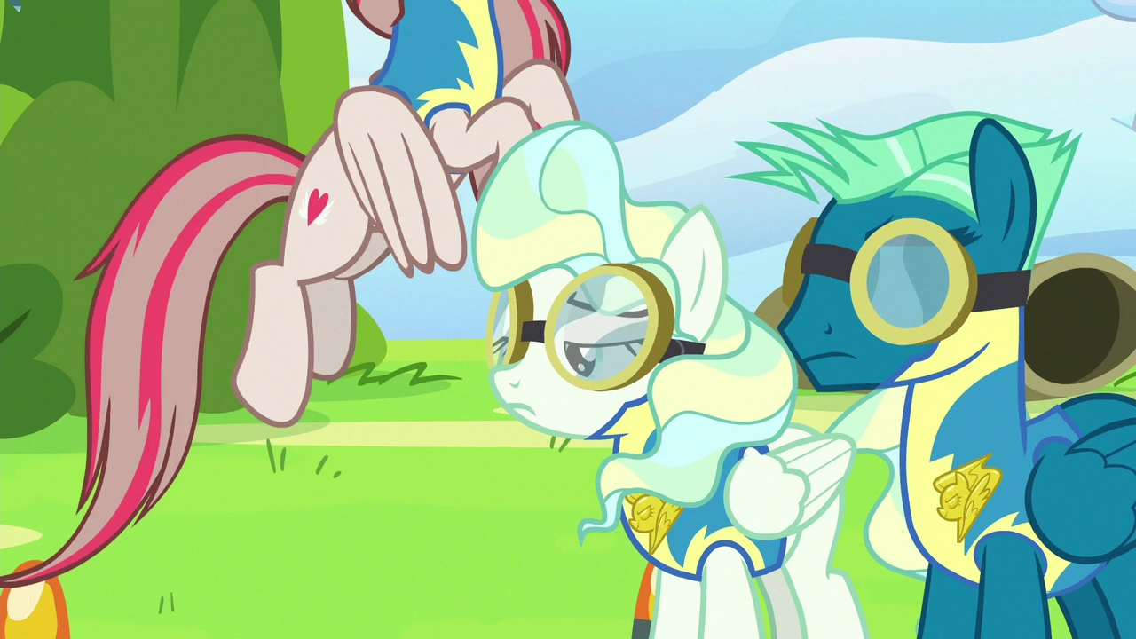 Imagen - Angel Wings flying away quickly S6E24.png | My Little Pony: La ...
