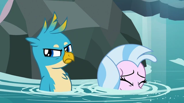Imagen - Gallus brave; Silverstream terrified S8E22.png | My Little ...