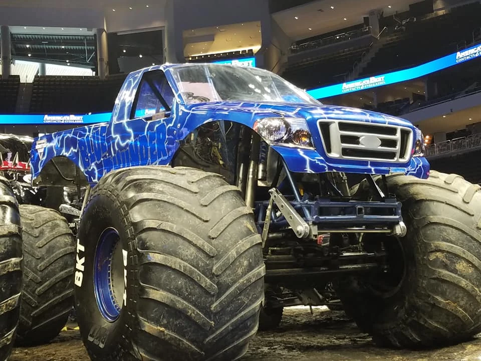 Blue Thunder (Vaters) | Monster Trucks Wiki | FANDOM powered by Wikia