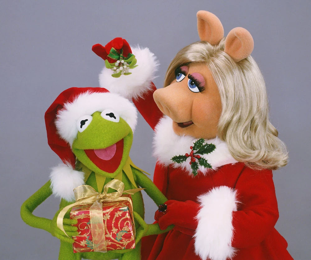Image - Miss-Piggy-Kermit-Christmas.jpg | Muppet Wiki | FANDOM powered ...