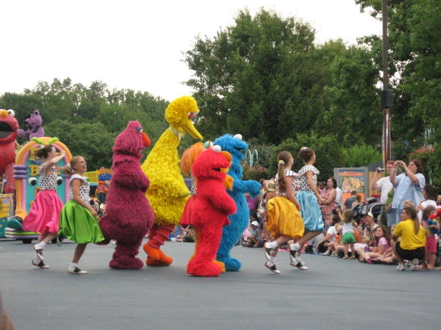 Rock Around the Block Parade | Muppet Wiki | Fandom