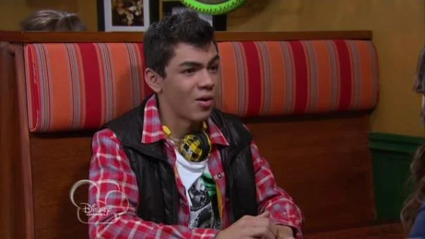 Deuce Martinez | Taniec rządzi - Fanon | Fandom