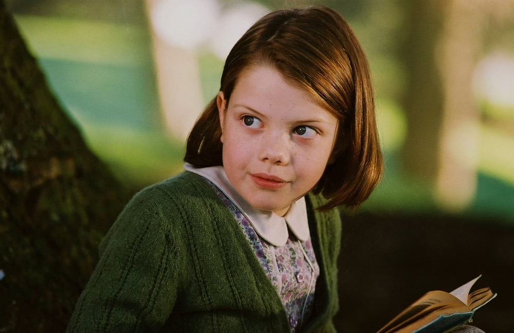 Image Lucy Sitting The Chronicles Of Narnia Wiki Fandom Powered By Wikia