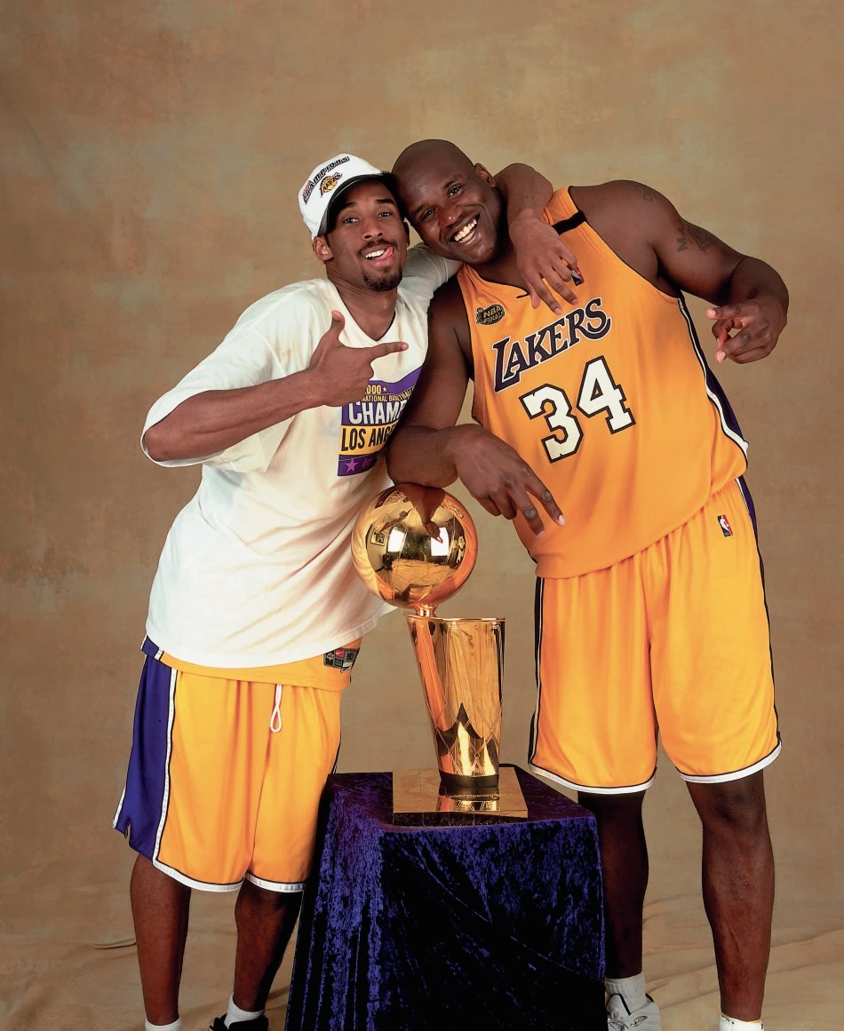 Image - Kobe-bryant-2000-nba-finals-championship-trophy-with-shaq.jpg ...
