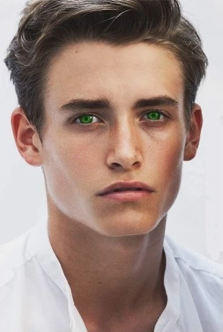 Derek Lakes | Wiki Née à Minuit | Fandom