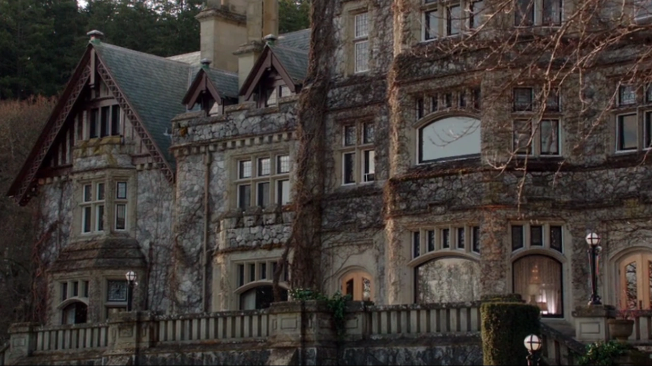 Queen Manor | New Arrowverse Wiki | Fandom