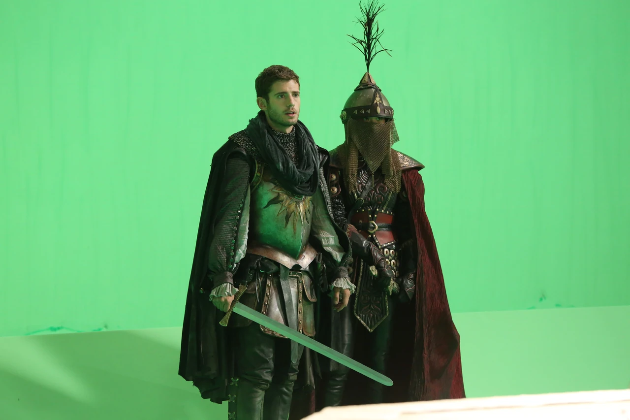 First Look at Nilfgaardian Armour and Weapons in the Witcher Netflix ...