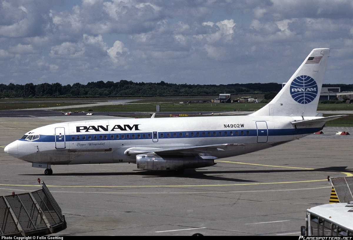 Image - N4902W-Pan-American-World-Airways-Pan-Am-Boeing-737-200 ...