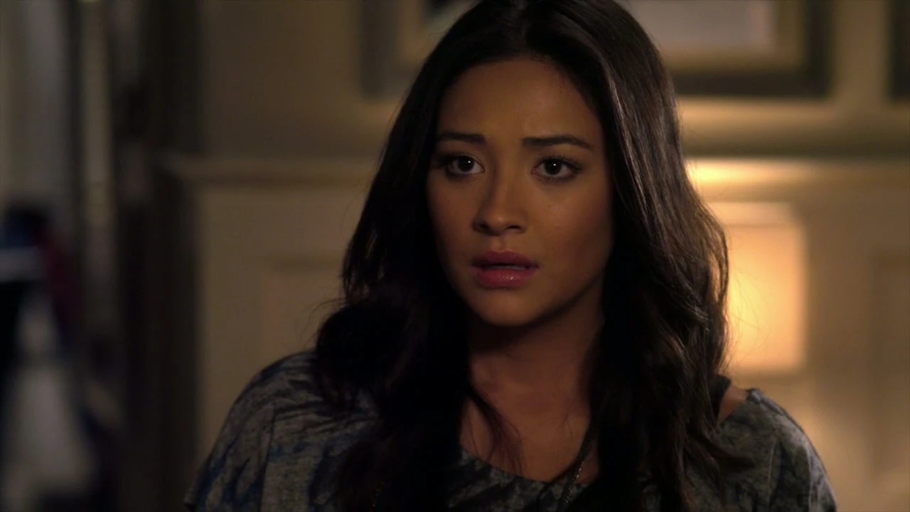 Emily From Pretty Little Liars Silk And Spice: Get The Look: Pretty