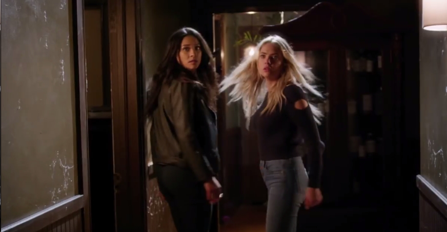Imagen Emily And Hanna In 710 Pretty Little Liars Wiki Fandom Powered By Wikia